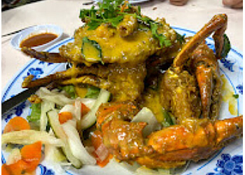 3 Best Seafood Restaurants in Macpherson - Expert Recommendations
