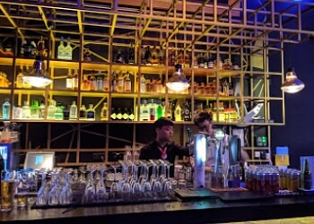 3 Best Pubs in Raffles Place - Expert Recommendations